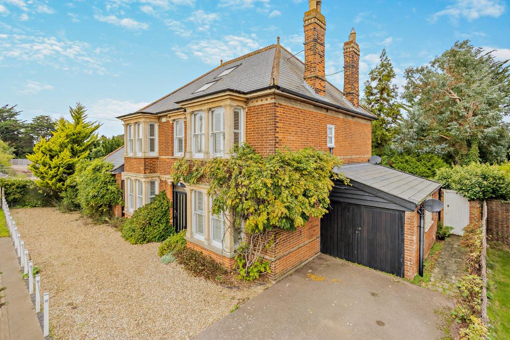 Halesworth Road, Reydon, Southwold... 5 bed detached house - £850,000