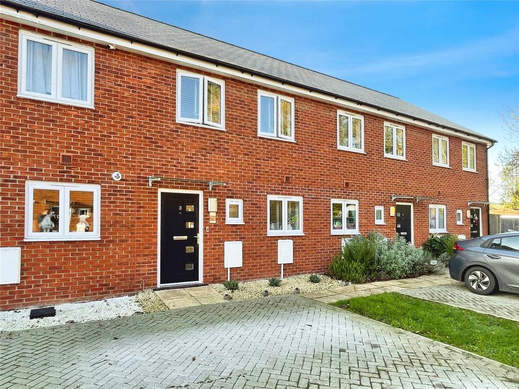 Read Close, Harlow, Essex, CM20 2 bed terraced house for sale - £150,000