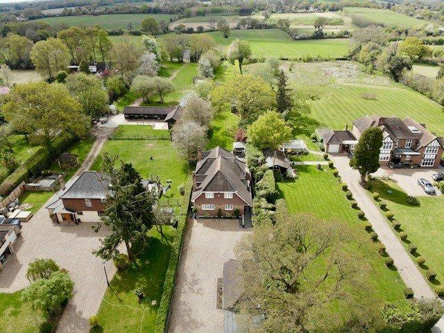Bellingdon, Chesham, HP5 4 bed detached house - £1,195,000