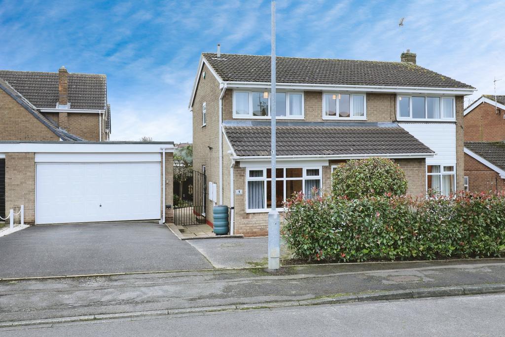 Nemesia Close, Sheffield S25 4 bed detached house - £400,000