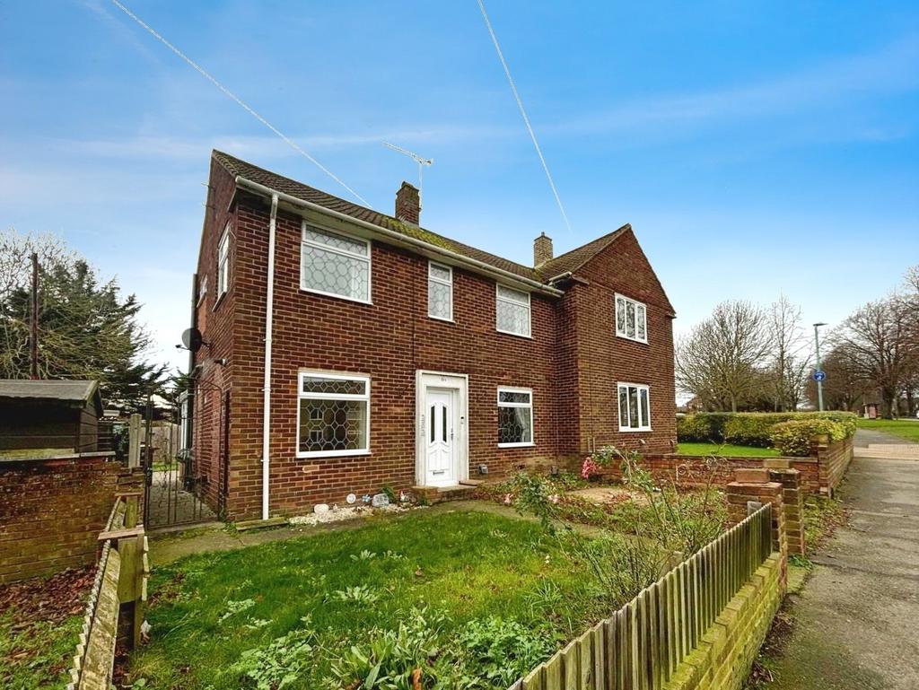 Beechings Way, Kent ME8 3 bed semi-detached house for sale - £300,000