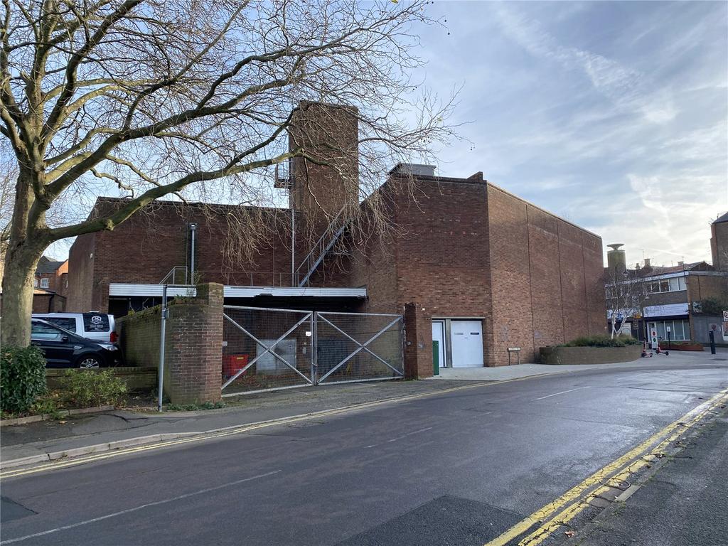High Street, Kettering... Retail property (high street) to rent
