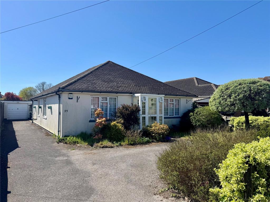 Elm Avenue, New Milton, Hampshire, BH25 3 bed bungalow - £550,000