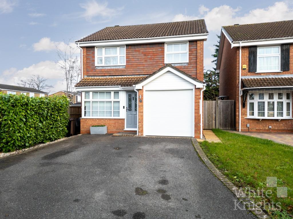 Kingsford Close, Reading RG5 3 bed detached house - £510,000