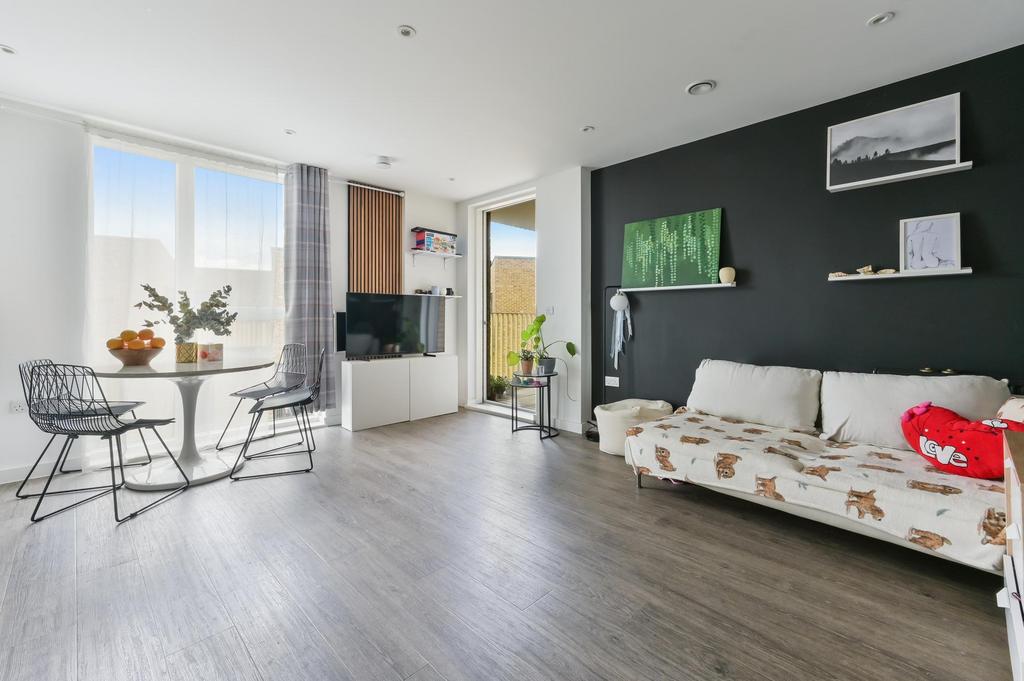 Ranton House, Brentford, London, TW8 1 bed flat - £1,950 pcm (£450 pw)