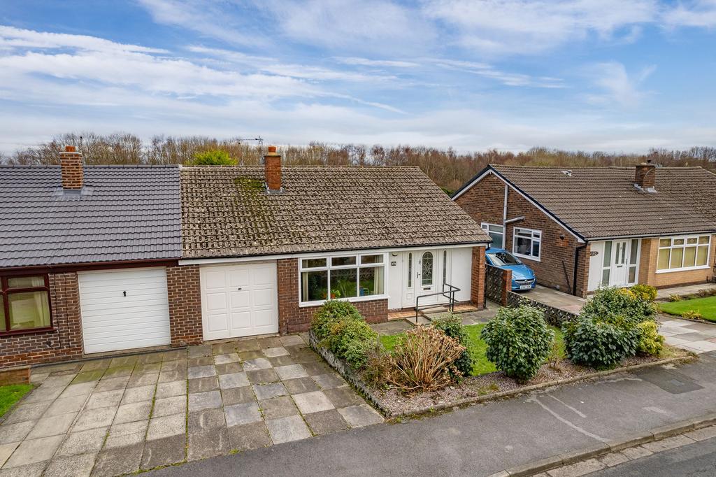 Windsor Road, Ashton-In-Makerfield, WN4 3 bed semi-detached bungalow for sale - £200,000