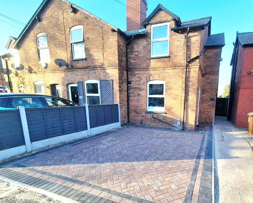 Grove Road, Solihull 2 bed end of terrace house for sale - £285,000