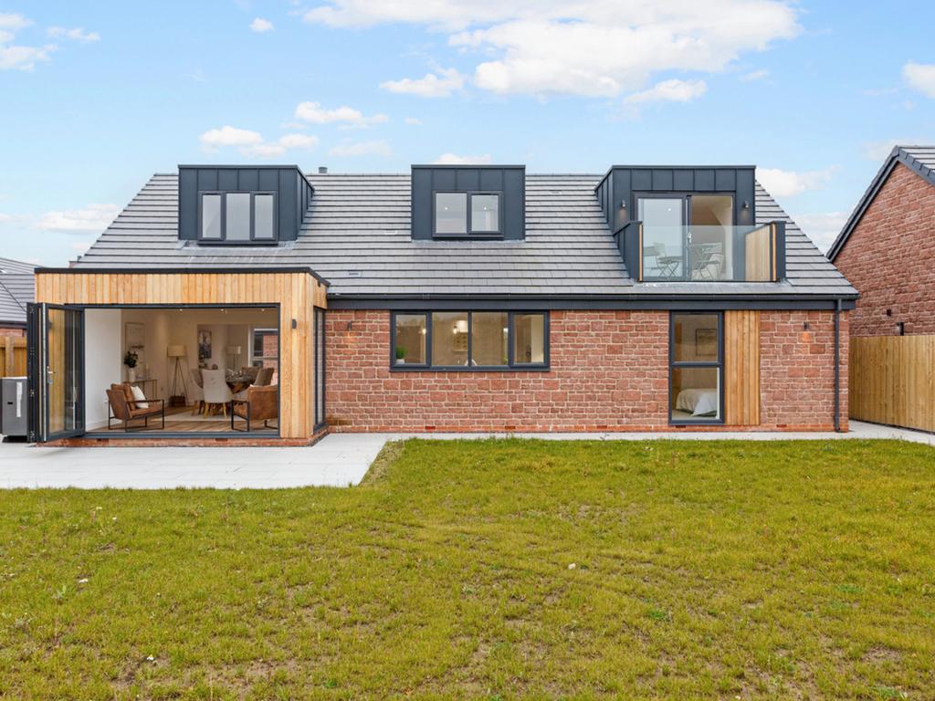 Raby Mere Road, Wirral, CH63 4 bed detached house for sale - £780,000