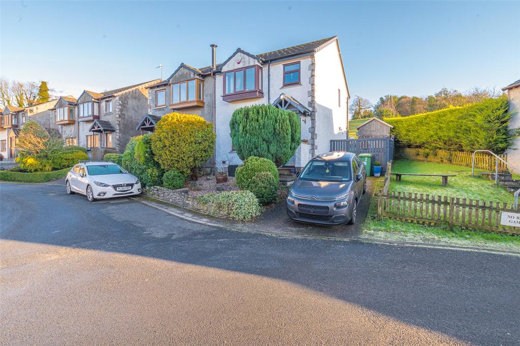 Helmside Gardens, Kendal LA9 3 bed semi-detached house for sale - £270,000