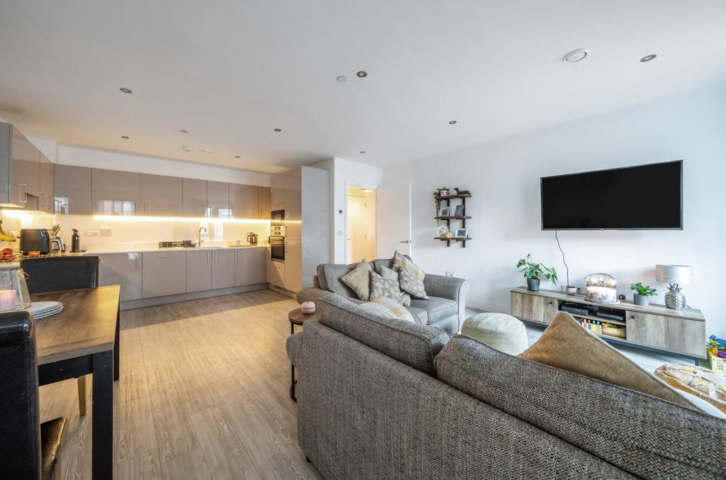 Trinity Way, London 2 bed apartment for sale - £500,000
