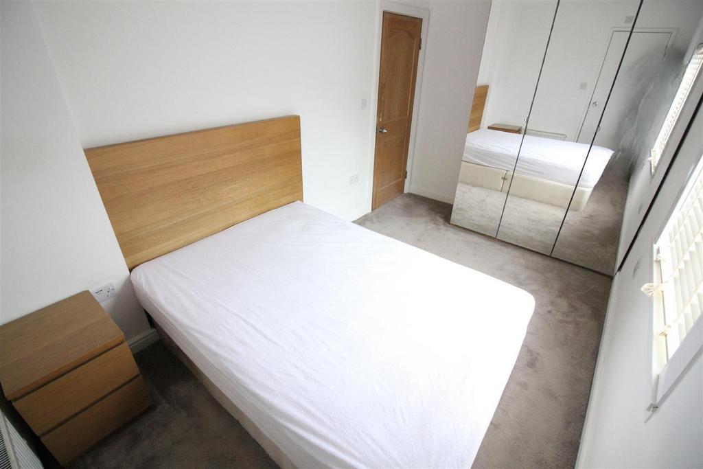 Riverview Gardens Twickenham 1 Bed In A House Share £845 Pcm £195 Pw