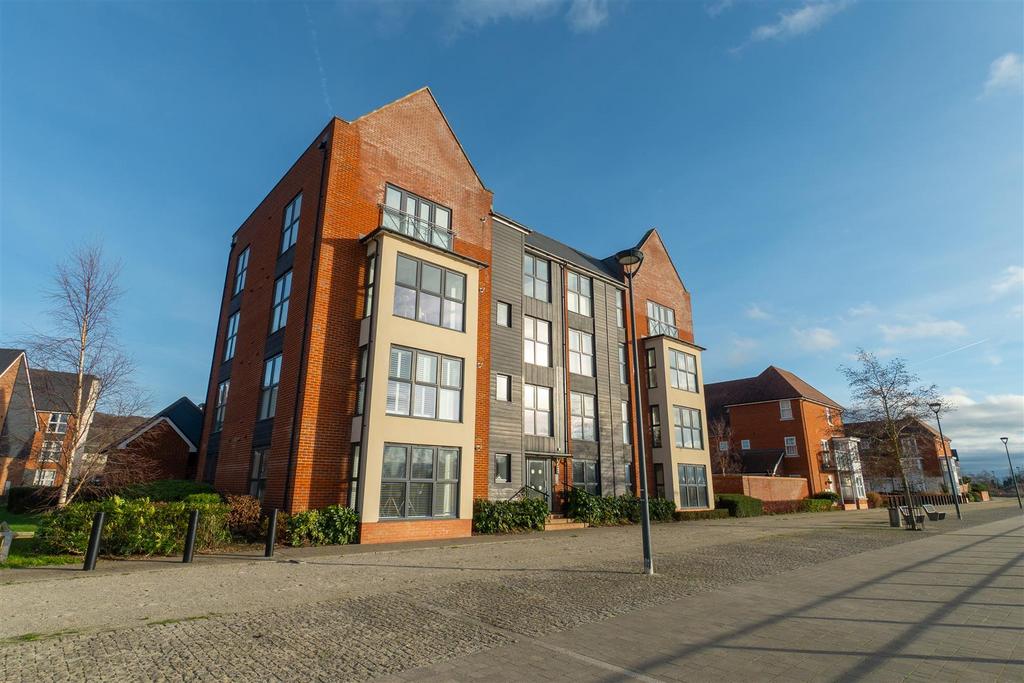 Cubitt House, 18 Waterman Way, Wouldham 2 bed flat for sale - £290,000