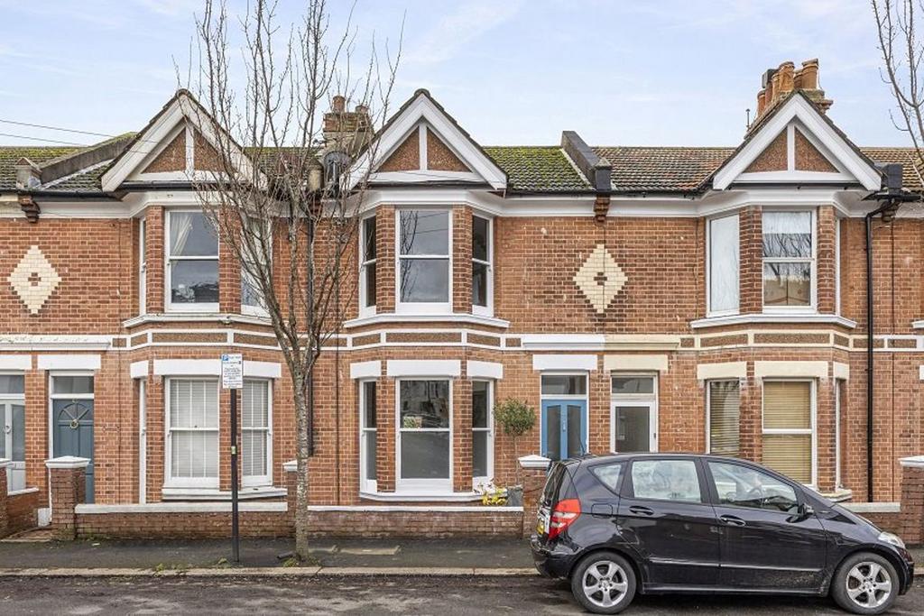 Stoneham Road, Hove, BN3 5HH 3 bed house - £2,200 pcm (£508 pw)