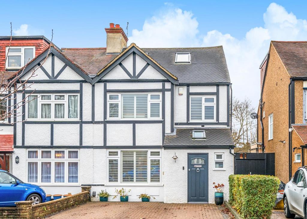 Hale Drive, Mill Hill, NW7 4 bed house - £850,000