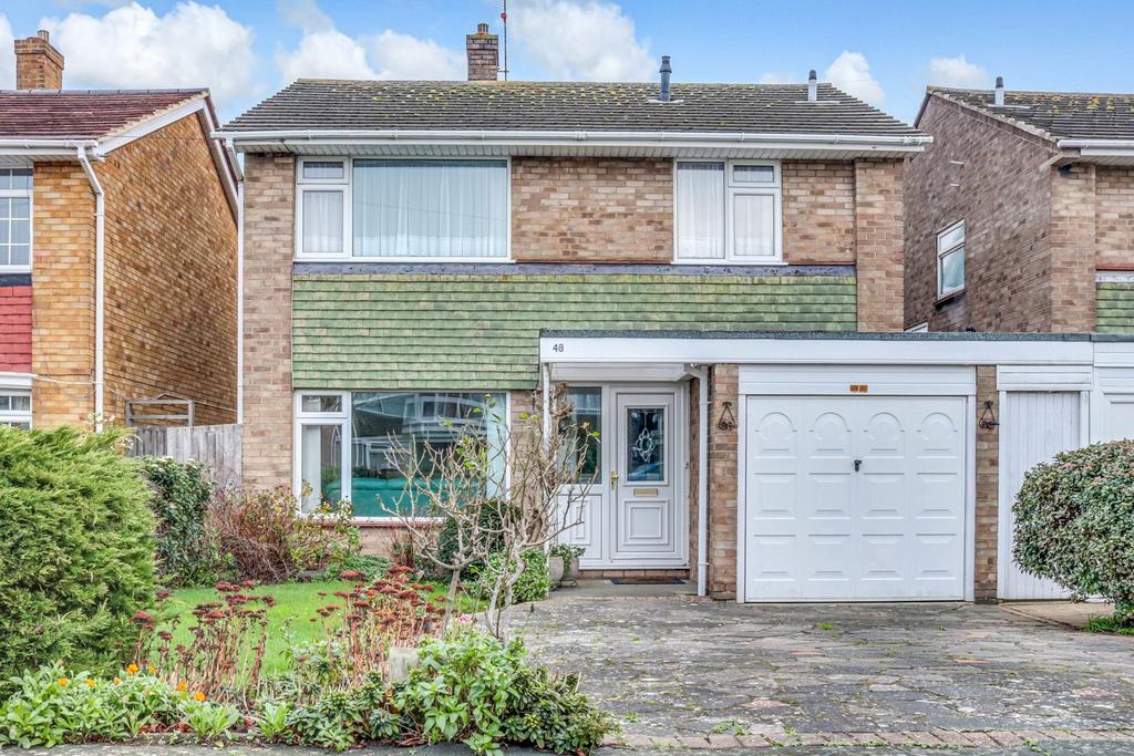 Dungannon Chase, Thorpe Bay SS1 4 bed detached house for sale - £525,000