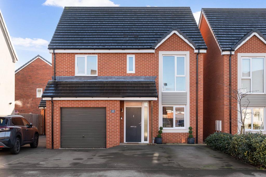 28 Romney Way, Whittington... 4 bed detached house - £450,000