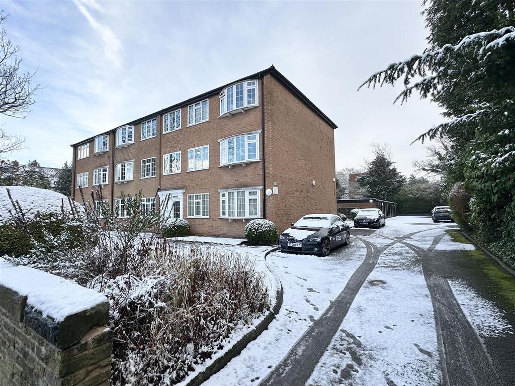 Glen Maye, Irlam Road, Sale 2 bed flat for sale - £250,000