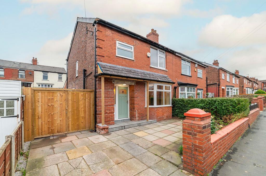Milwain Road, Manchester M19 3 bed semi-detached house - £1,600 pcm (£ ...