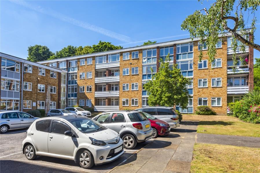Radstone Court, Woking GU22 2 bed apartment - £1,550 pcm (£358 pw)