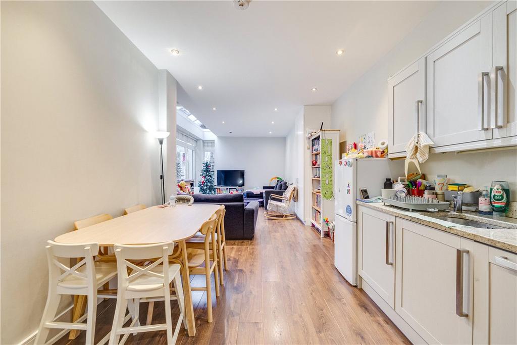 Roehampton Lane, London, SW15 2 bed apartment - £675,000
