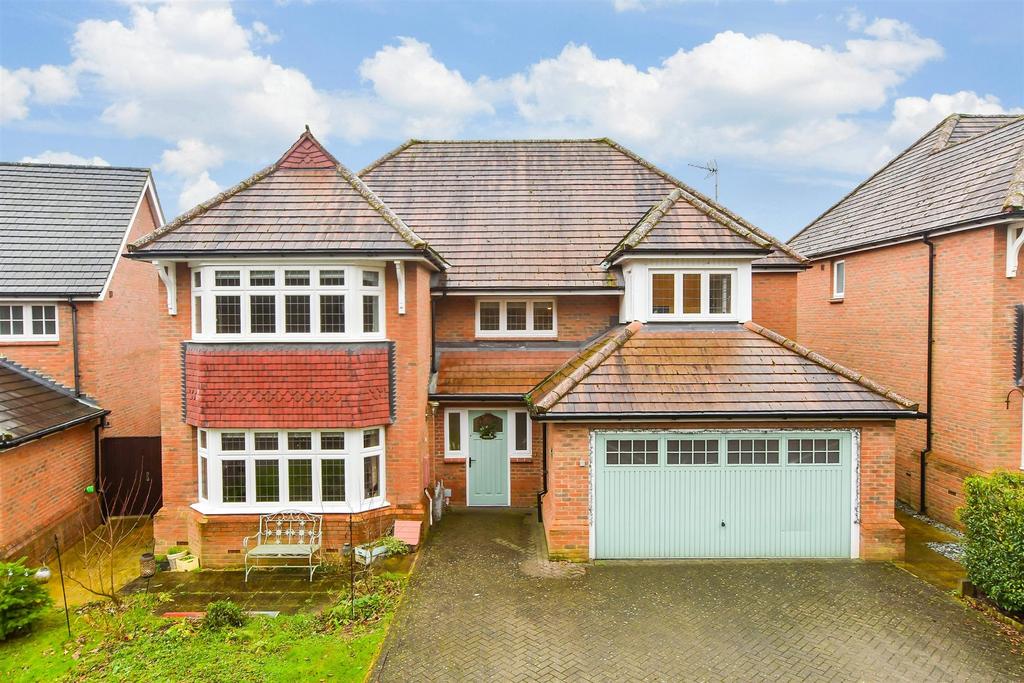 Pondside Close, Crawley Down, West... 4 bed detached house - £850,000