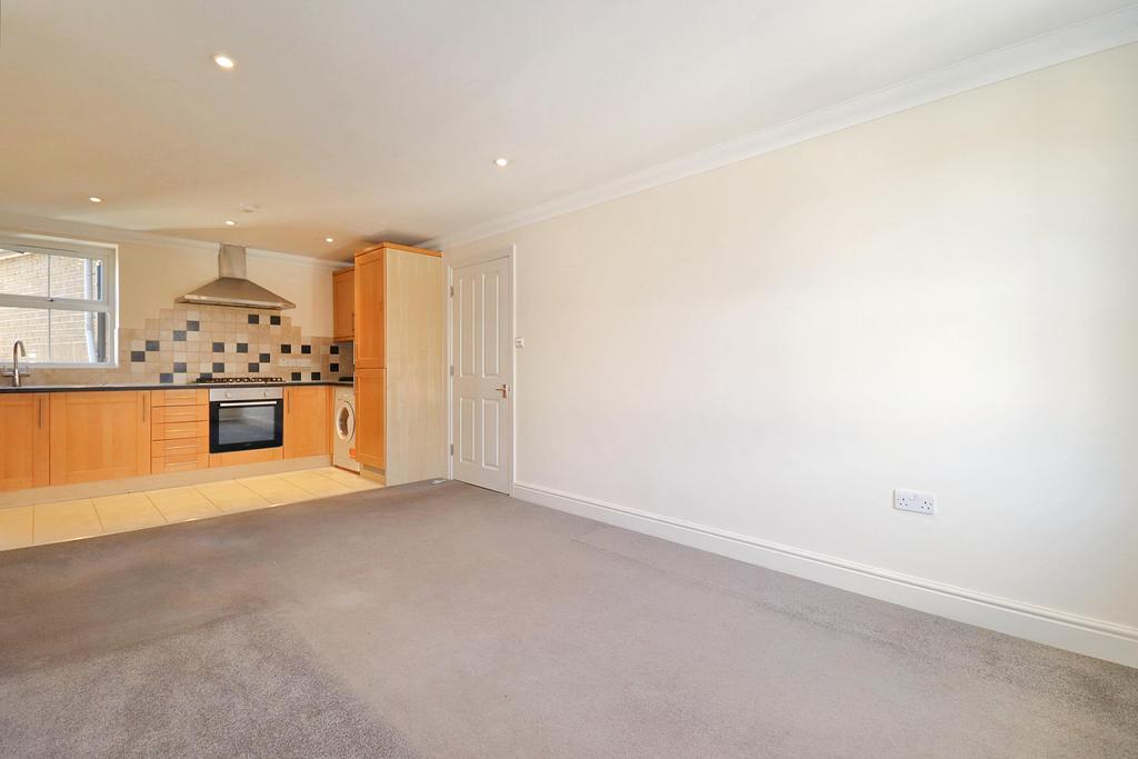 The Green, Hersham KT12 2 bed apartment - £1,350 pcm (£312 pw)