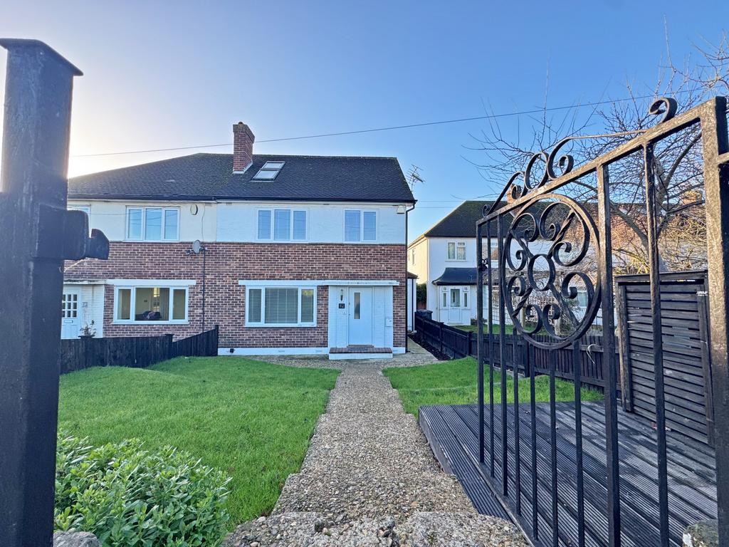 Windmill Lane, Southall, UB2 4 bed semi-detached house - £729,000