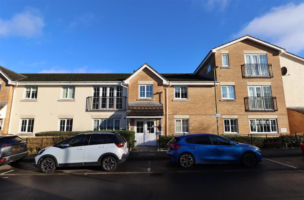 Coleridge Way, Borehamwood 2 bed apartment - £425,000