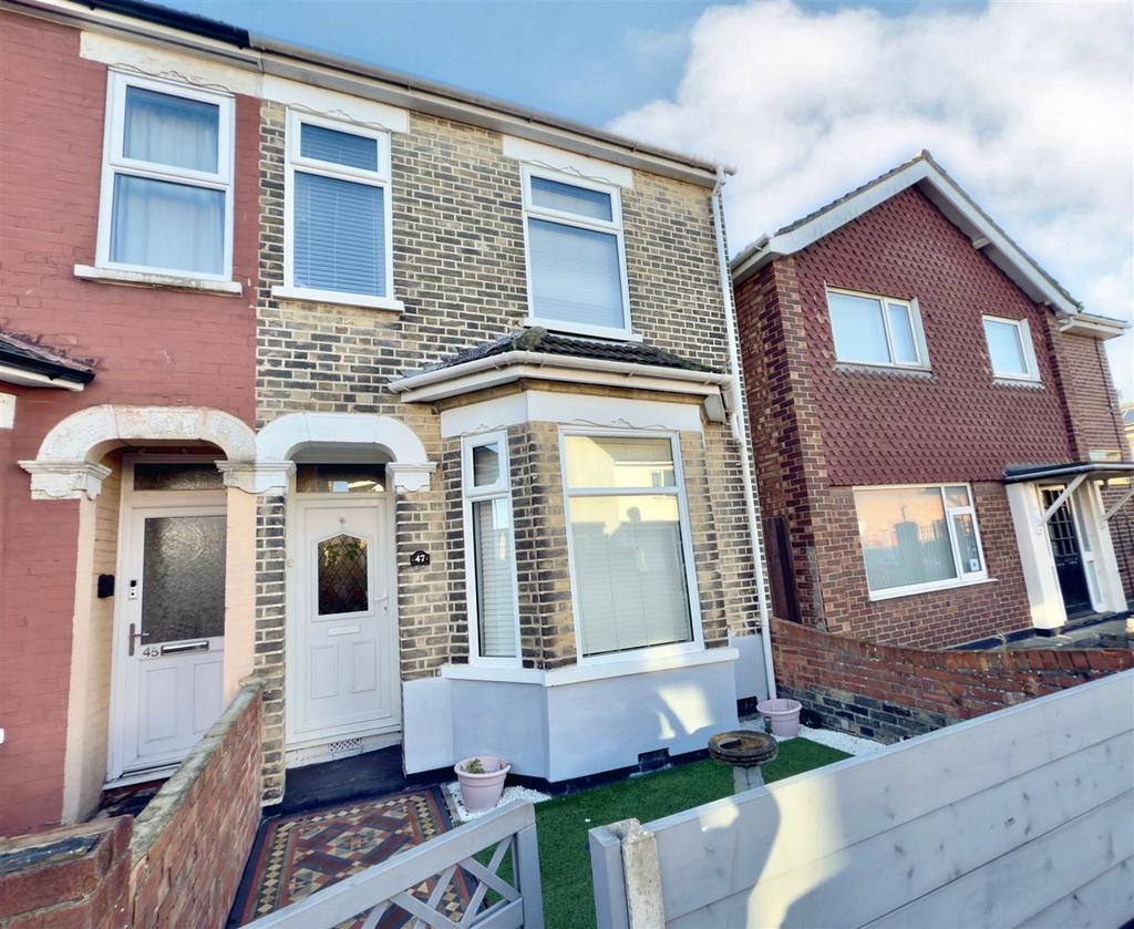 Lorne Park Road, Lowestoft, Suffolk 4 bed terraced house - £200,000