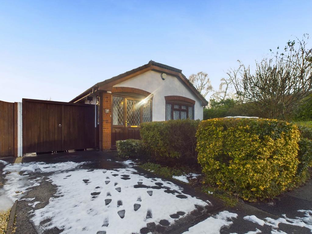 Kingsthorne Park, Hunts Cross,L25 2 bed detached bungalow for sale - £ ...