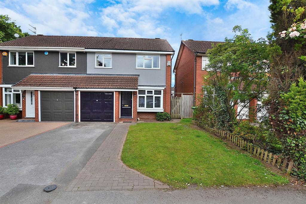 Wychall Drive, Wolverhampton 3 bed semi-detached house - £220,000