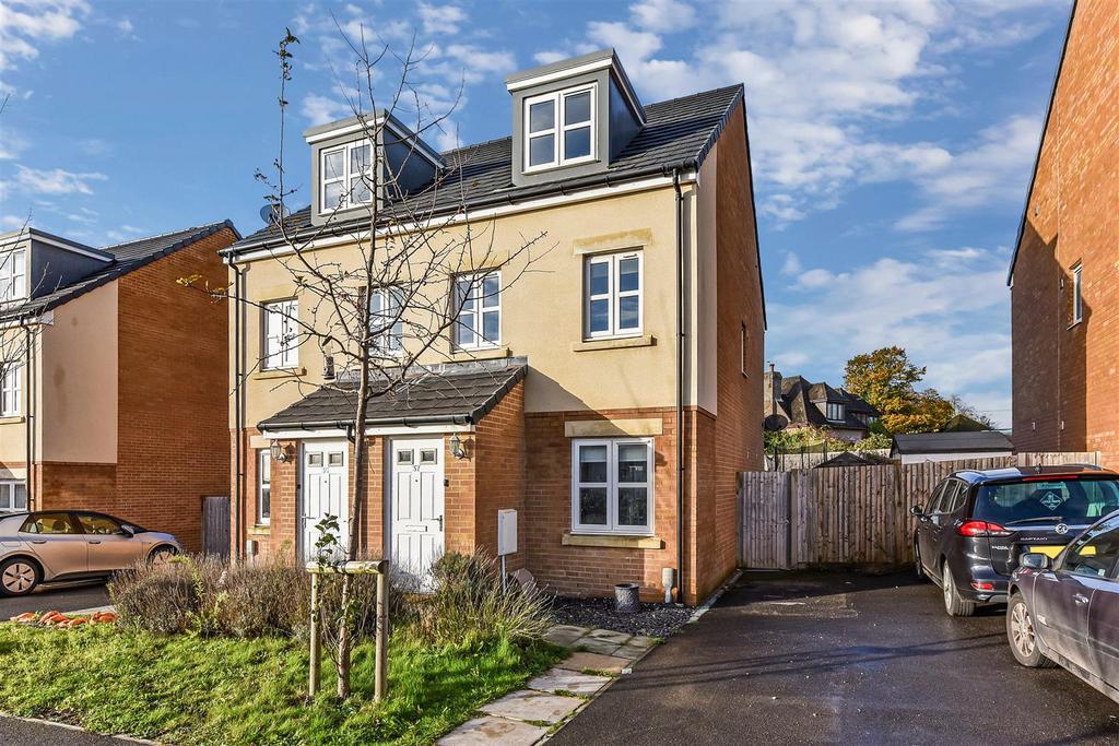Jockey Way, Andover 3 bed semi-detached house - £310,000