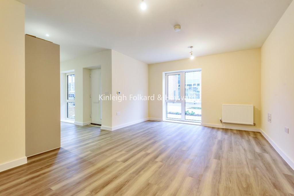 Springfield Place Tooting SW17 3 bed apartment - £3,250 pcm (£750 pw)