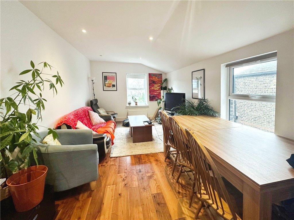 Morrish Road, London, SW2 3 bed apartment - £2,550 pcm (£588 pw)