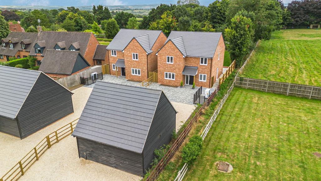 Oving Road, Aylesbury HP22 4 bed detached house for sale - £860,000