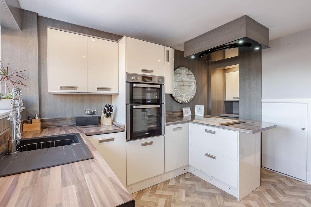 Kaim Crescent, Bathgate 3 bed semi-detached house - £220,000