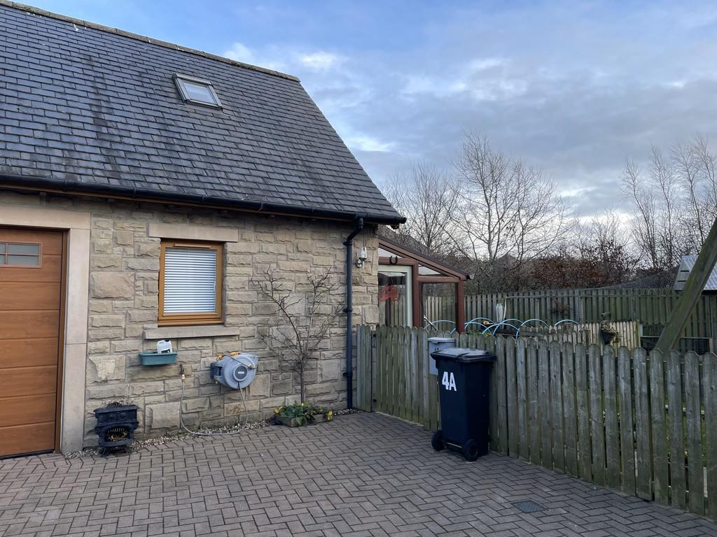 Mains Farm Lane, East Whitburn 1 bed apartment - £575 pcm (£133 pw)