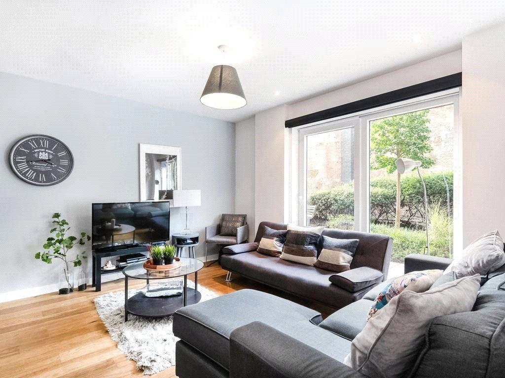 Forge Square, London 2 bed maisonette - £2,500 pcm (£577 pw)
