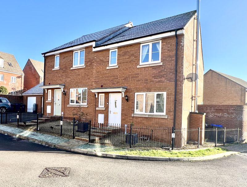 Dakota Drive, Calne SN11 3 bed semi-detached house for sale - £295,000