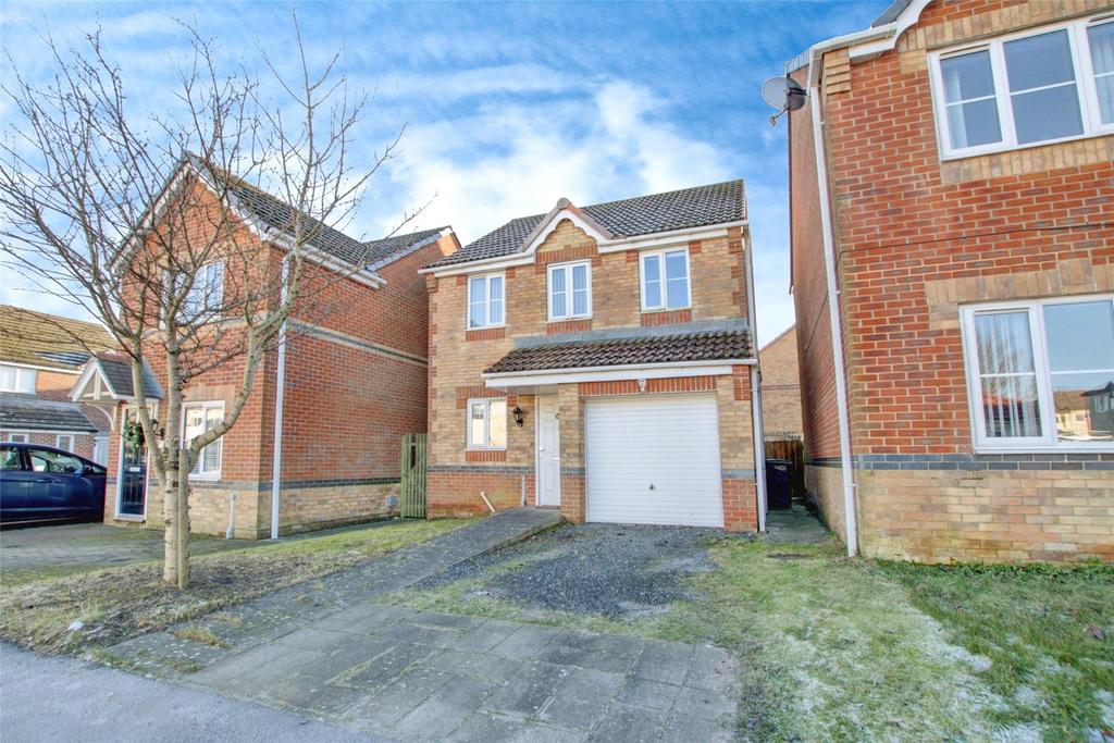 Balmoral Avenue, Catchgate, Stanley, DH9 3 bed detached house - £120,000