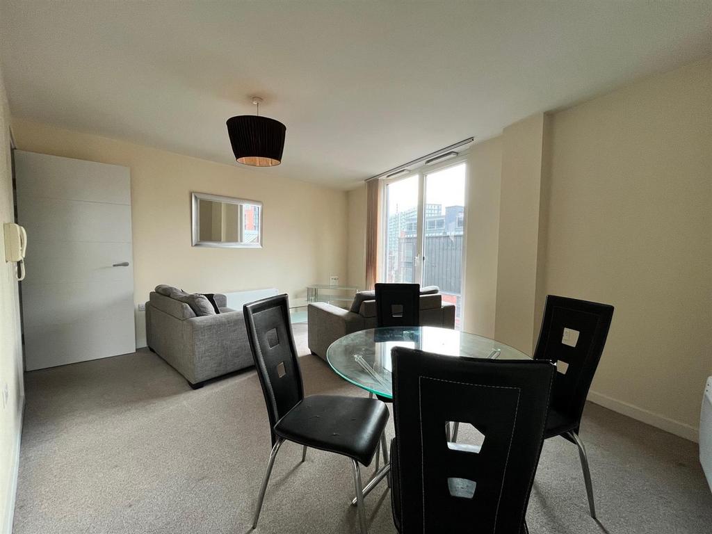 Spectrum, Block 12, Blackfriars Road 2 bed apartment - £1,325 pcm (£306 pw)