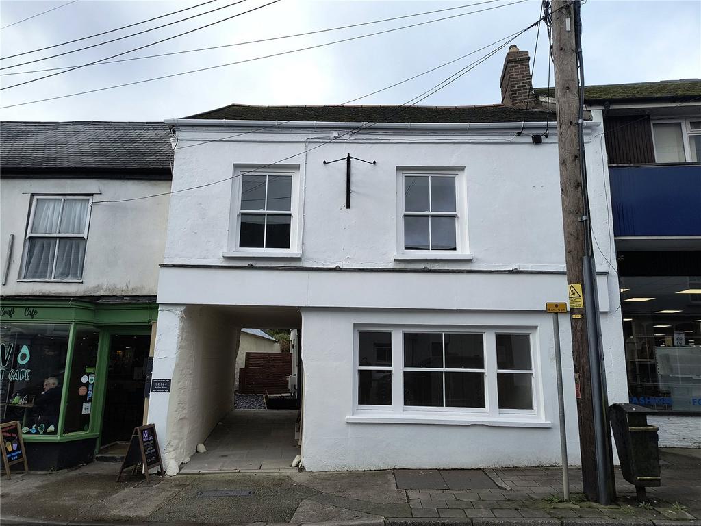 South Street, South Molton, Devon, EX36 Property - £385 pcm (£89 pw)
