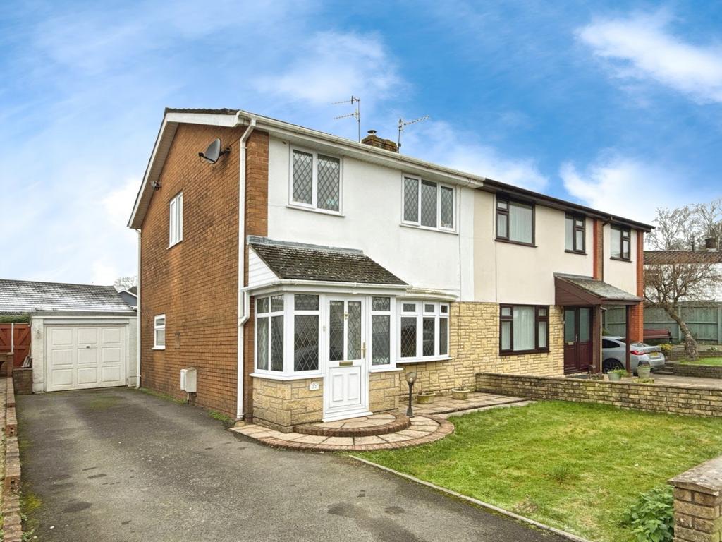 Midfield Estate, Pontypool NP4 3 bed semi-detached house for sale - £ ...