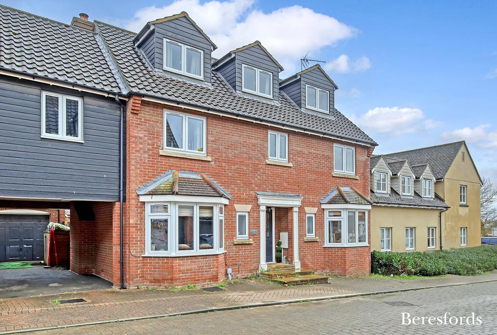 Hallett Road, Flitch Green, CM6 6 bed link detached house - £550,000