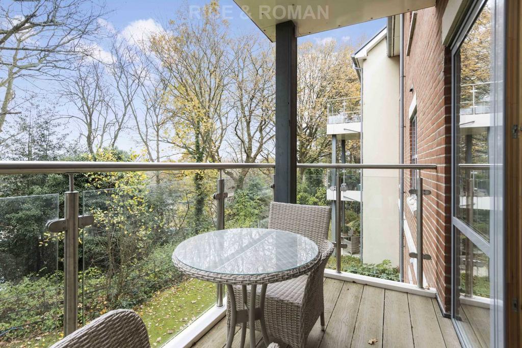 Oatlands Drive, Weybridge KT13 2 bed retirement property - £1,895 pcm ...