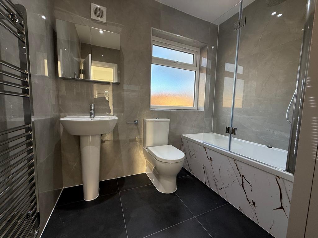 Harrow, HA2 3 bed semi-detached house - £2,500 pcm (£577 pw)