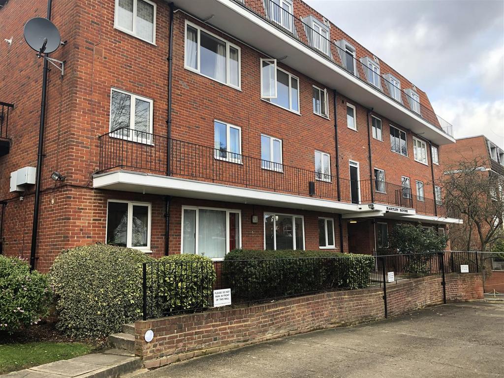 Hartley House, Ballards Lane, Finchley Studio - £1,300 pcm (£300 pw)