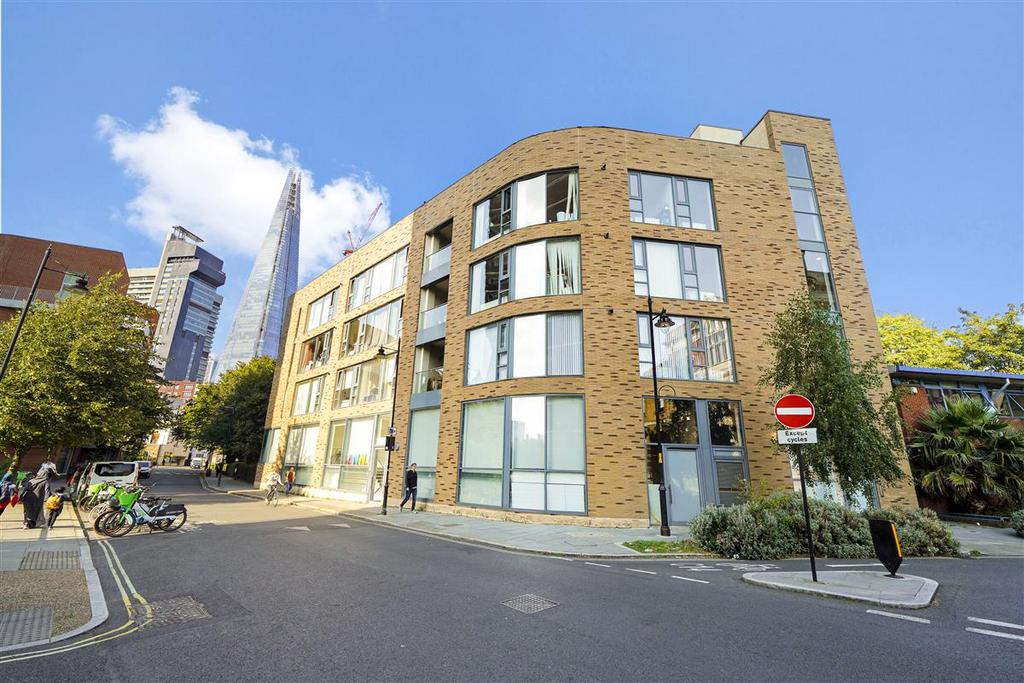 London SE1 3 bed block of apartments - £4,400 pcm (£1,015 pw)