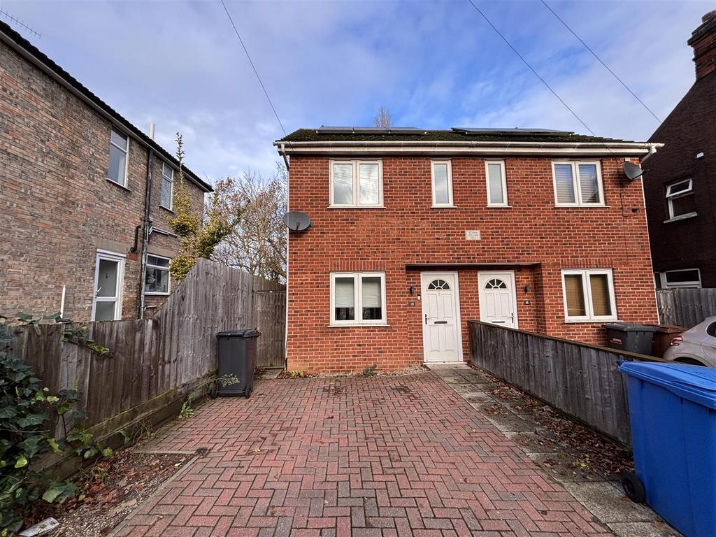 Belstead Road, Ipswich 2 bed semi-detached house - £1,250 pcm (£288 pw)