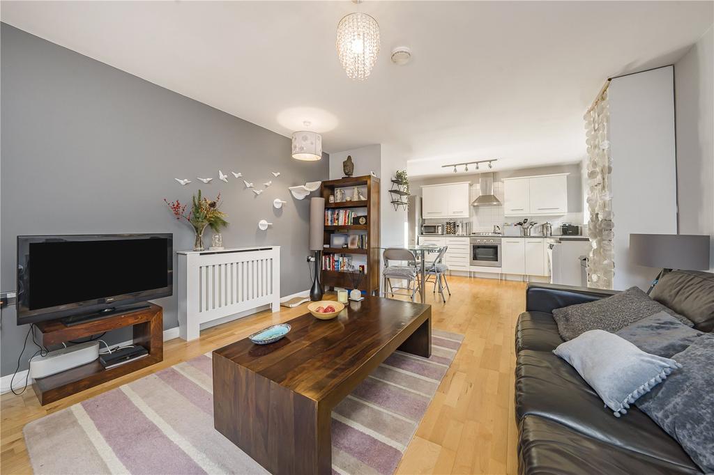 16 Carlton Drive, Putney, London, SW15 2 bed apartment - £500,000